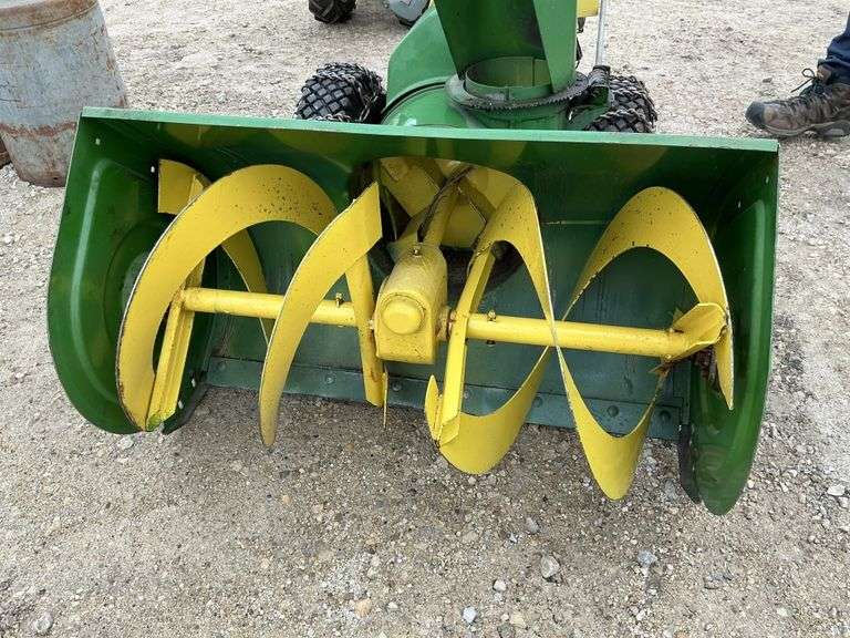 John Deere 1032 snowblower, runs good! - Legacy Auction Company