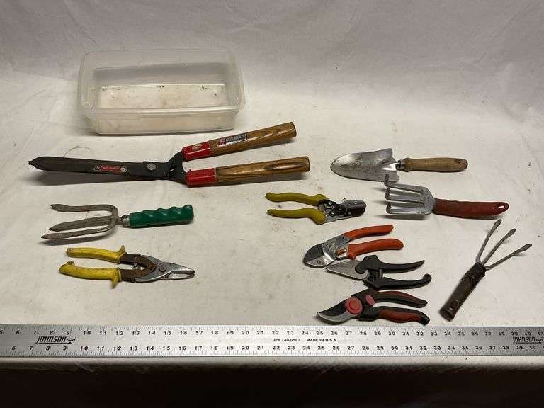 Assorted garden tools - Legacy Auction Company