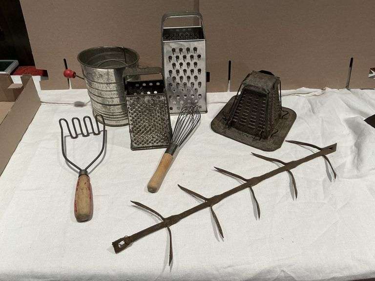Vintage kitchen graters, toaster, corn dryer, etc - Legacy Auction Company