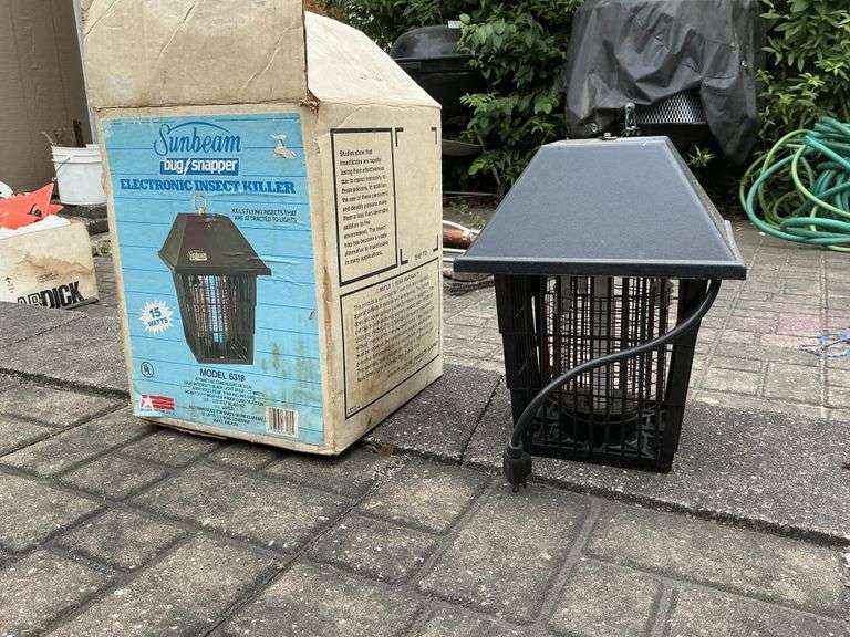 Sunbeam bug zapper - Legacy Auction Company