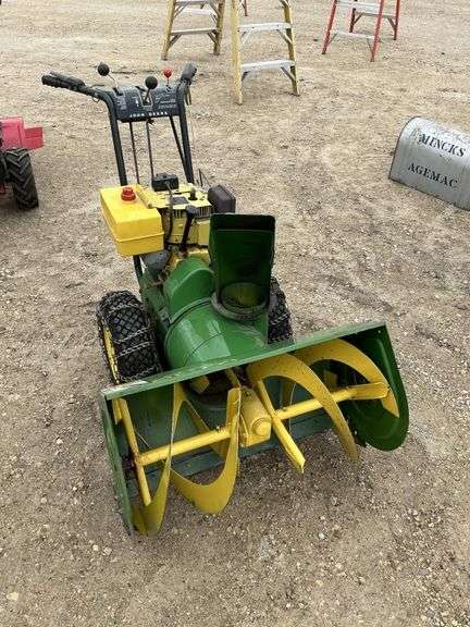 John Deere 1032 snowblower, runs good! - Legacy Auction Company