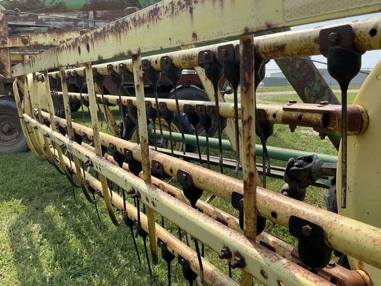 Model 660 John Deere rake - Legacy Auction Company