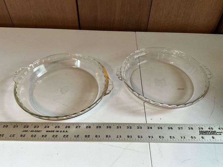 Pyrex pie plates. One handle has a chip. - Legacy Auction Company