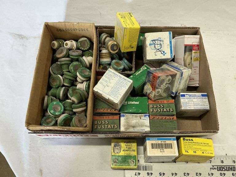 Assorted fuses - Legacy Auction Company