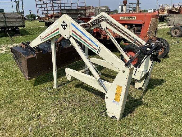 Farm hand loader - Legacy Auction Company