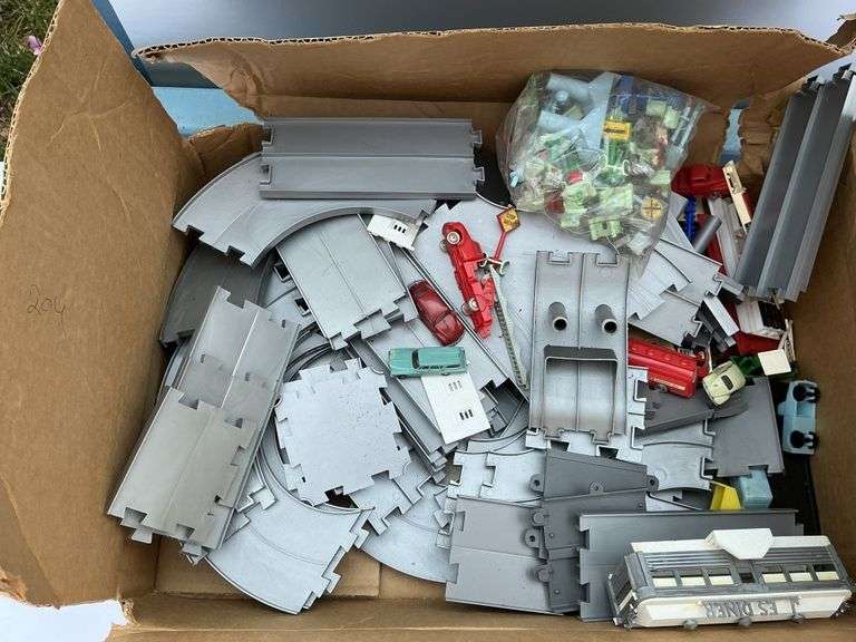 Plastic track, cars, buildings and accessories - Legacy Auction Company