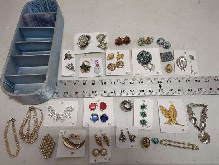 Assorted jewelry - Legacy Auction Company