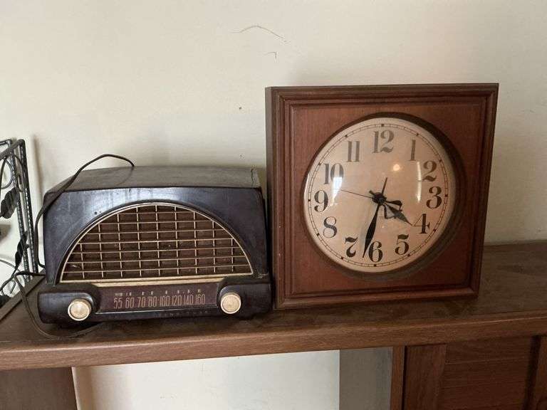 Antique radio & clock - Legacy Auction Company