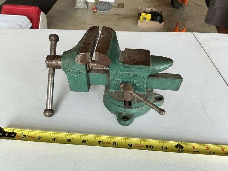 Littco 3.5" bench vise - Legacy Auction Company