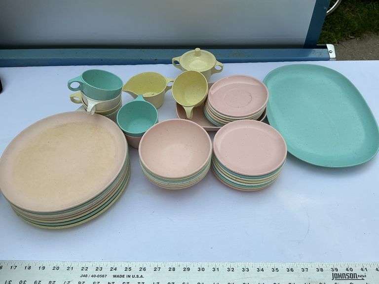 Imperial Ware dishes - Legacy Auction Company