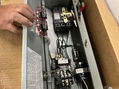 General Electric 300-line control box - Legacy Auction Company