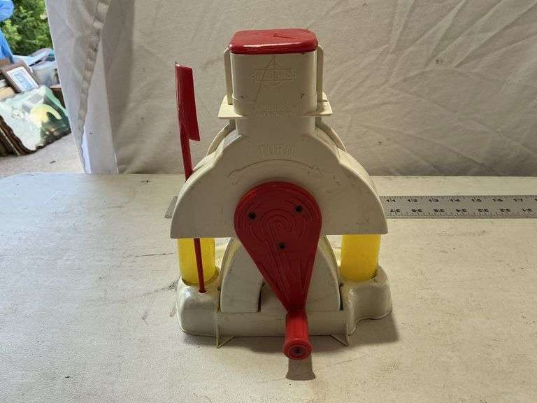 Vintage snow cone machine-needs cleaning - Legacy Auction Company