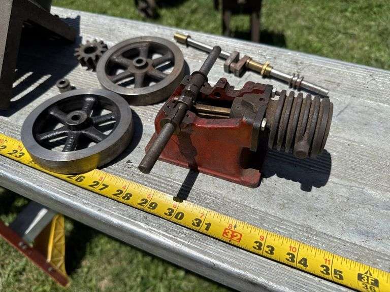 Model engines - Legacy Auction Company