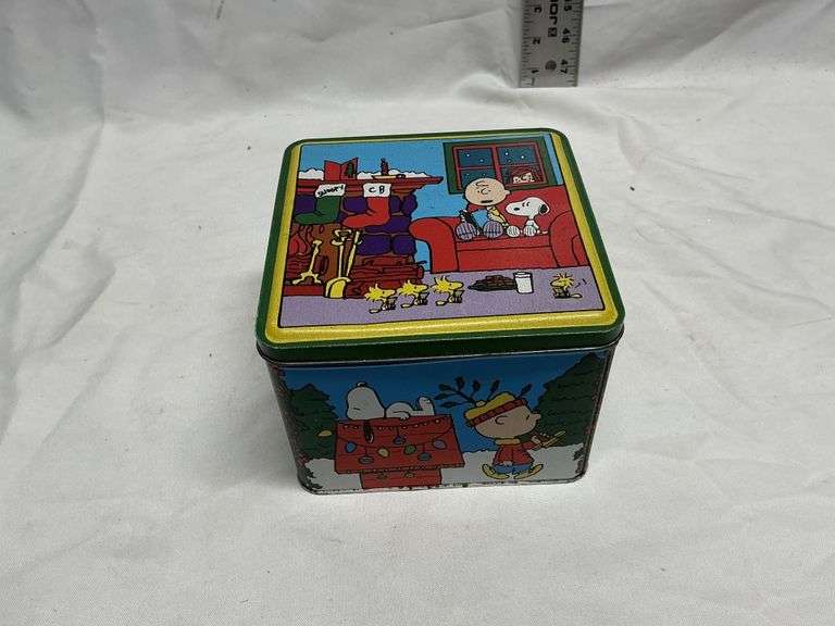 Snoopy tin - Legacy Auction Company