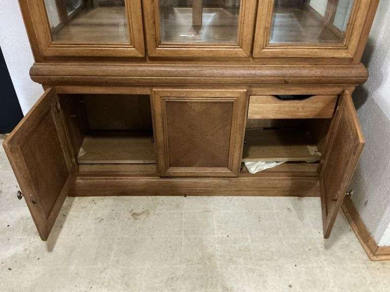 Lighted hutch, needs cleaning! May need work. - Legacy Auction Company