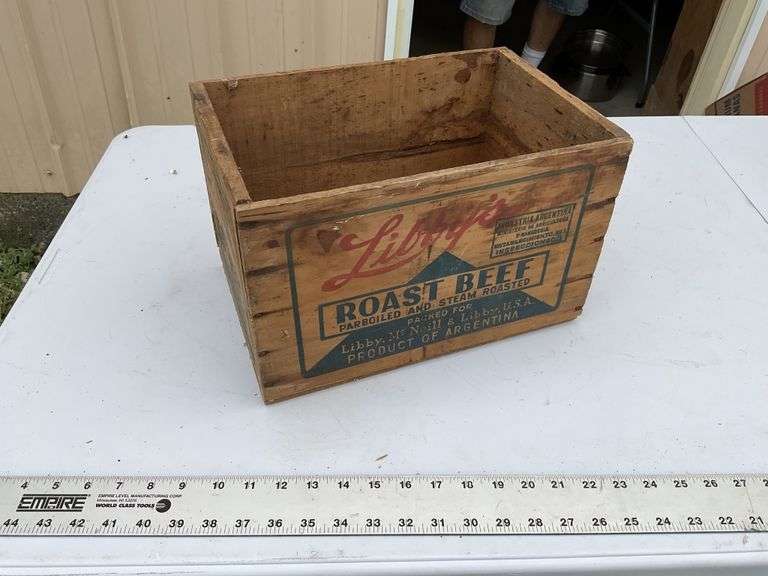 Libby's Roast Beef wooden box - Legacy Auction Company