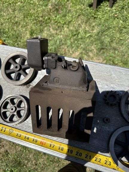 Model engines - Legacy Auction Company