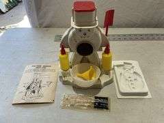 Vintage snow cone machine-needs cleaning - Legacy Auction Company