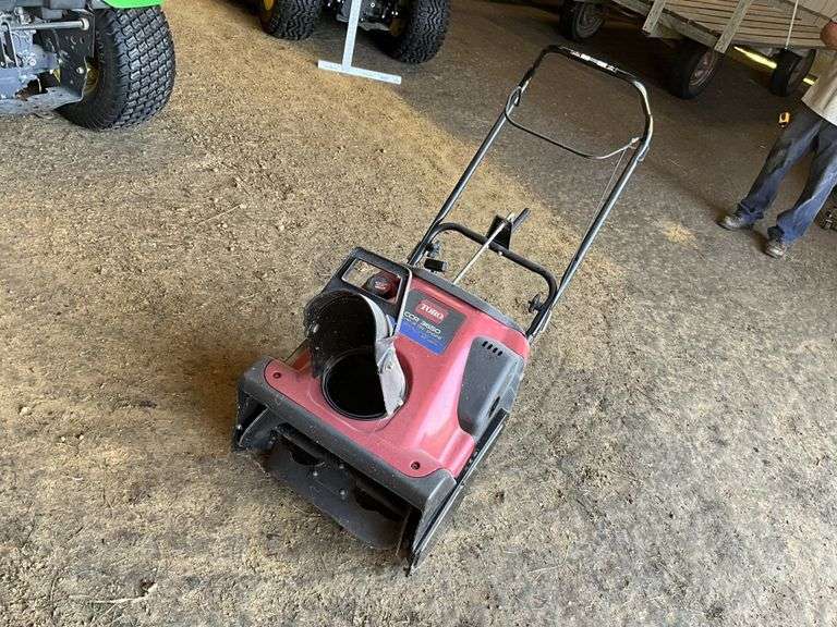 Toro 6 1/2 hp 20" width snow thrower - Legacy Auction Company