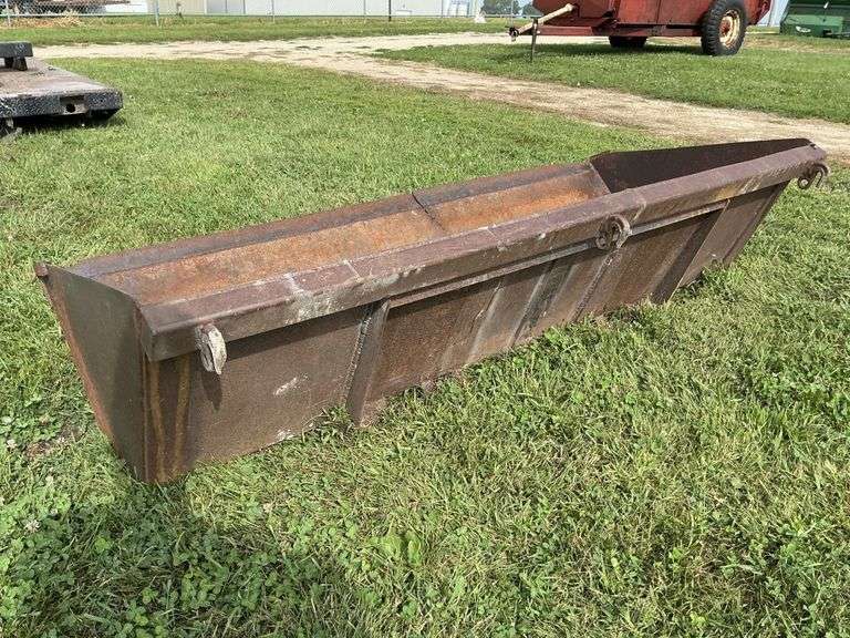 80" quick attach bucket - Legacy Auction Company