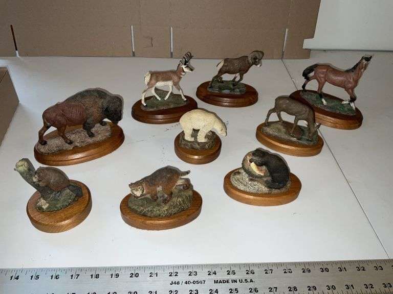 Hamilton collection wildlife figurines - Legacy Auction Company