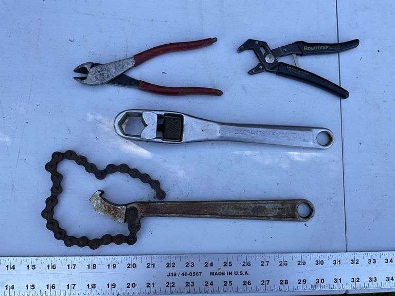 Side cutter and assorted Craftsman tools - Legacy Auction Company