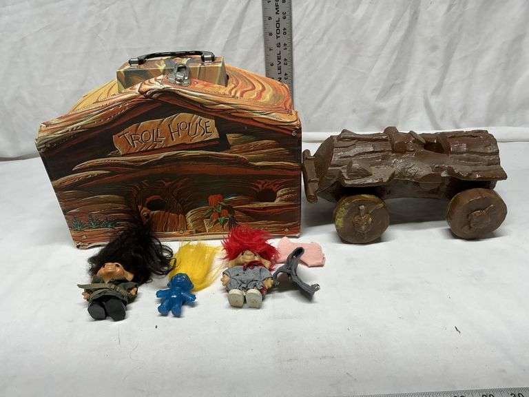 Troll house, car and trolls - Legacy Auction Company
