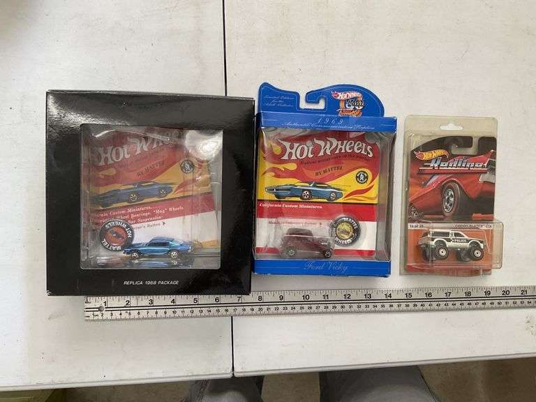 Hot Wheels red line cars - Legacy Auction Company