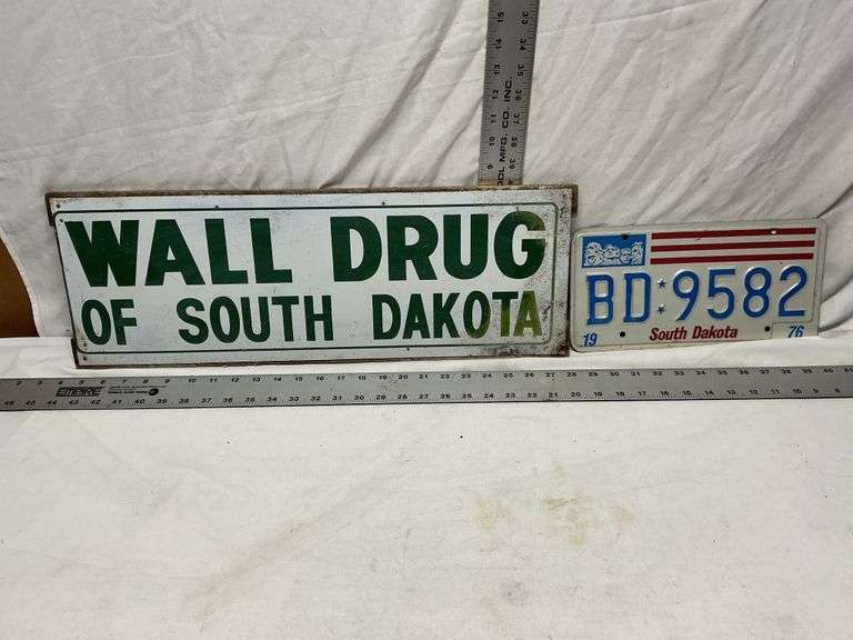 Wall Drug sign and South Dakota license plate - Legacy Auction Company