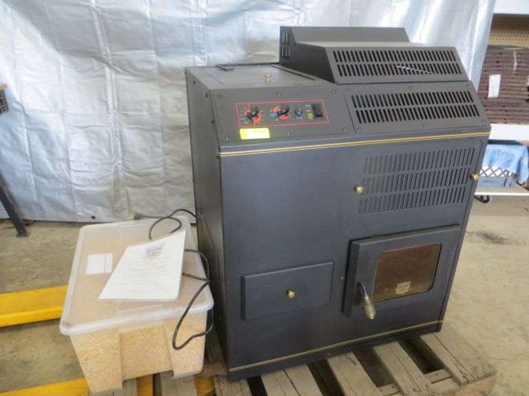 Amaizablaze Corn Stove - Lambrecht Auction, Inc.