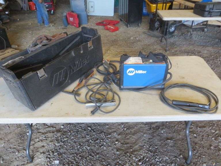 Miller Maxstar 150S Small Portable Arc Welder - Lambrecht Auction, Inc.