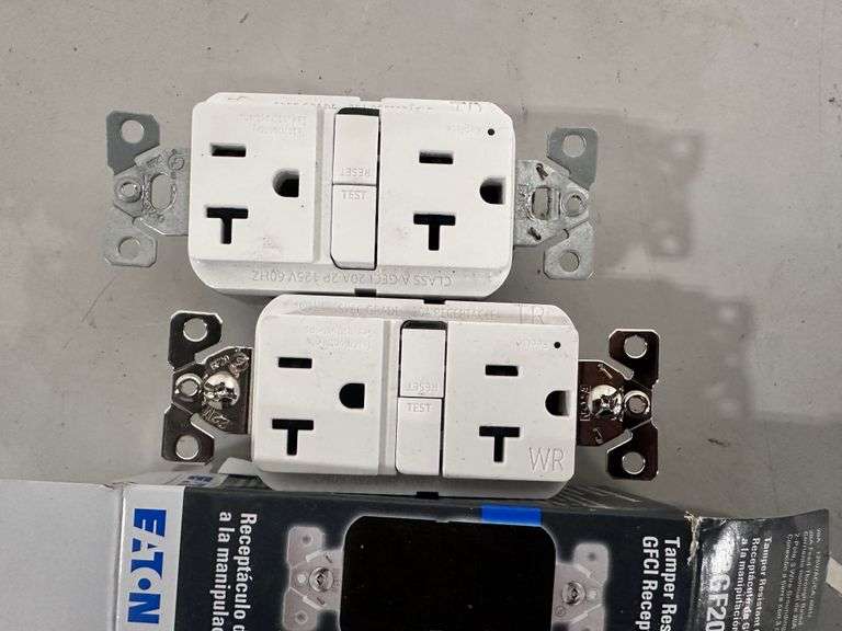 Assorted Wall Outlets - Lambrecht Auction, Inc.