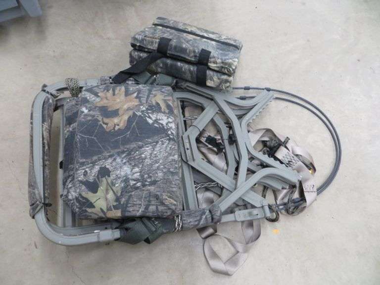 Summit Tree Stand - Lambrecht Auction, Inc.