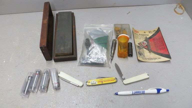 Assorted Reloading Items & Jack Knives - Lambrecht Auction, Inc.