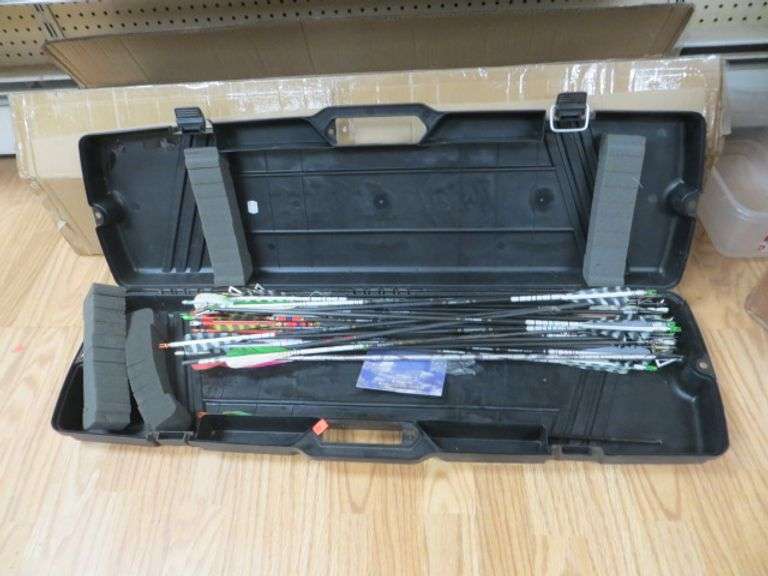 Field Locker Arrow Case w/ Asst. Arrows - Lambrecht Auction, Inc.