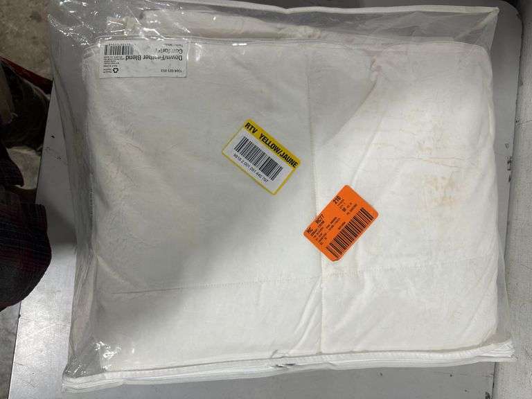 StyleWell All Season White Twin Down Feather Blend Comforter ...