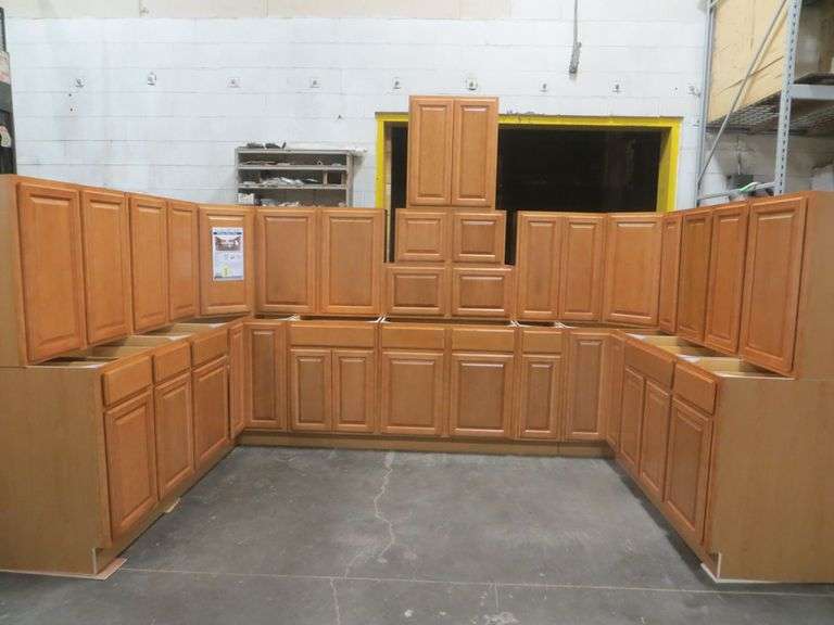 Regal Oak Kitchen Cabinet Set 10'x14'x10' - Lambrecht Auction, Inc.