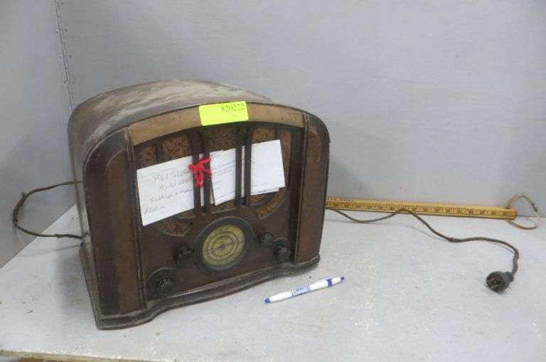 Pilot Wooden Tabletop Radio - Lambrecht Auction, Inc.