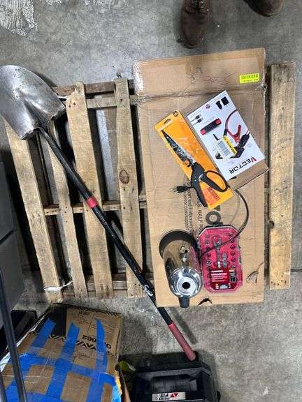 5000 Pallet Of Broken, Missing, And Damaged Items - Lambrecht Auction, Inc.