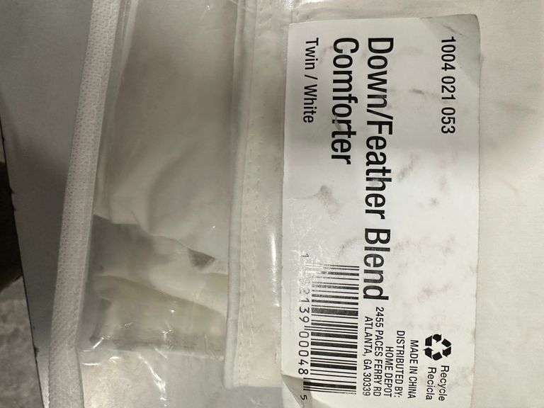 StyleWell All Season White Twin Down Feather Blend Comforter ...