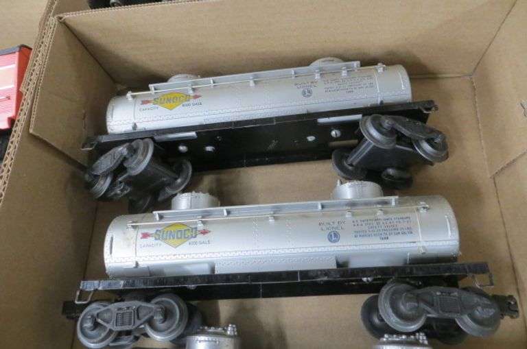 Lionel Tanker & Flatbed Cars - O Scale - Lambrecht Auction, Inc.