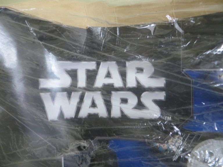 McDonald's Display - Star Wars & iCarly - Lambrecht Auction, Inc.