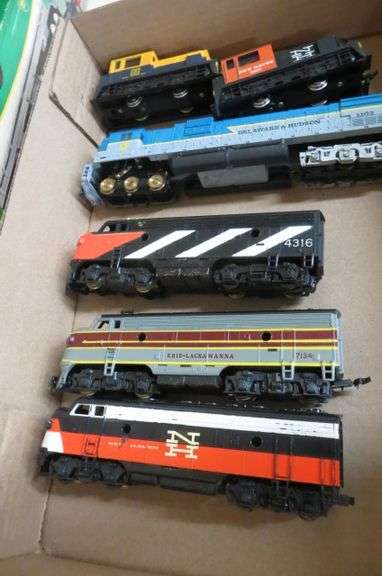 Diesel Locomotives & Switchers (6) - HO Scale - Lambrecht Auction, Inc.