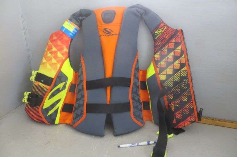 New Life Jacket - Adult Small - Lambrecht Auction, Inc.