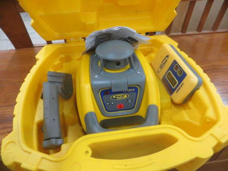 Spectra Laser Level w/ Case - Model LL100N - Lambrecht Auction, Inc.
