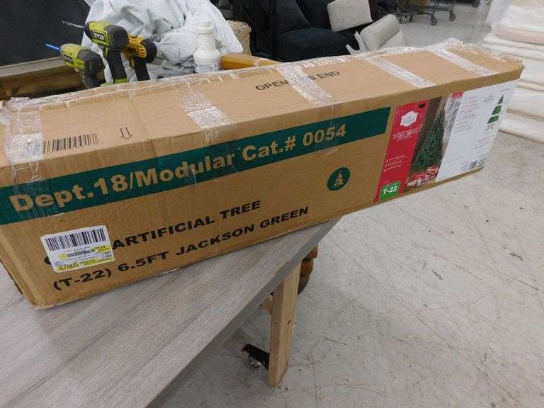 6.5ft Jackson Green Christmas Tree - Lambrecht Auction, Inc.