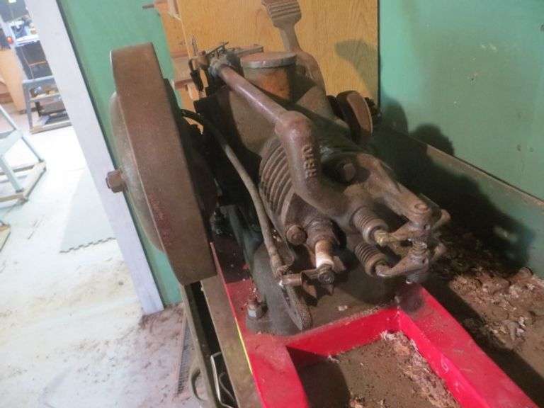 Nelson Brothers 5/8 HP Antique Gas Engine - Lambrecht Auction, Inc.