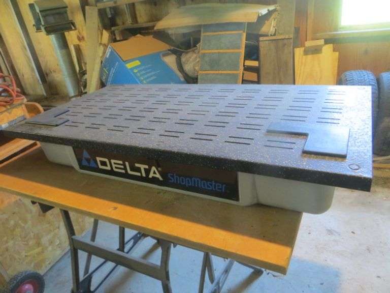 Delta Dust Vac Table - Lambrecht Auction, Inc.