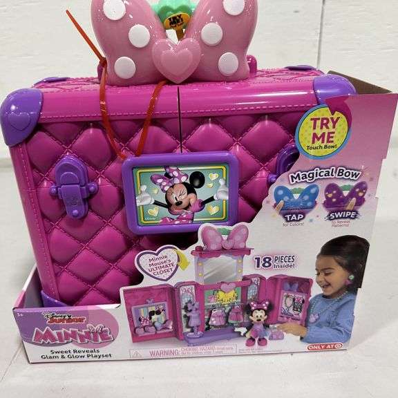 Disney Minnie Sweet Reveals Glam & Glow Play Set - Lambrecht Auction, Inc.