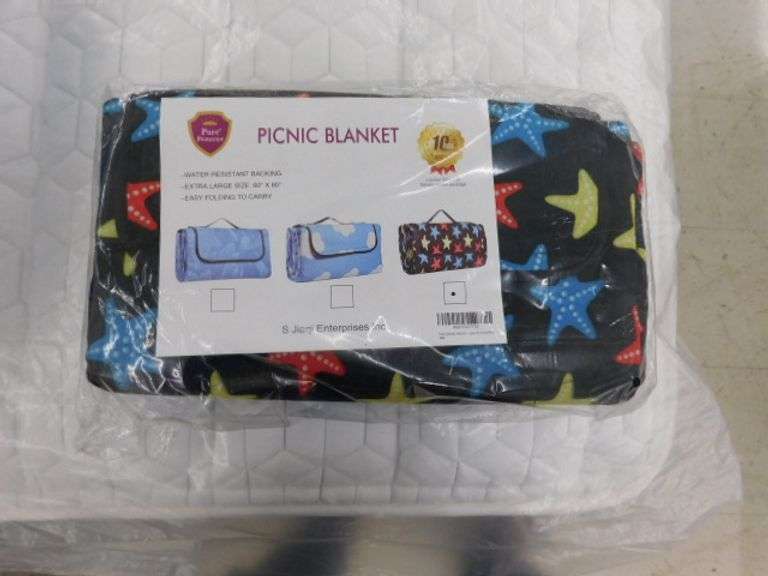 Waterproof Picnic Blanket With Built In Carrying Case - Lambrecht ...